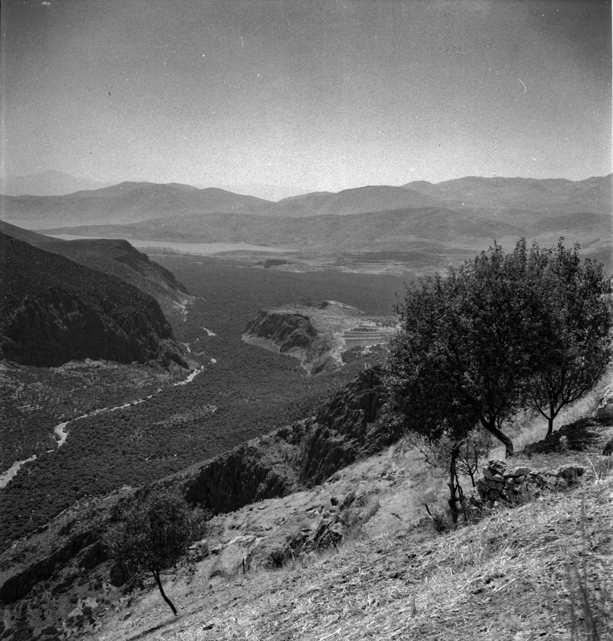 Οι Δελφοί τη δεκαετία του 1950 με τον φακό του Robert McCabe | H ...